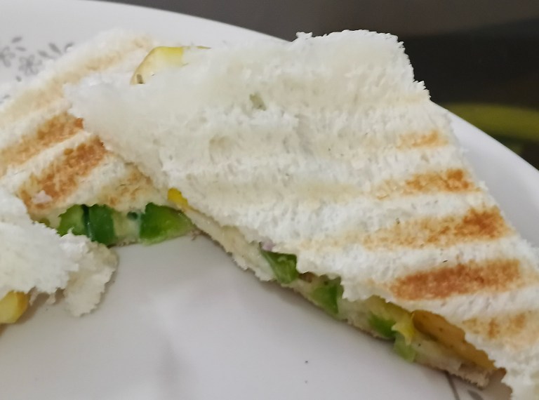 Sandwich with Apple on a cold evening – Nidhika’s Recipe